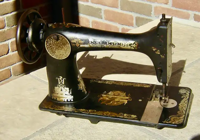 Antique Singer Sewing Machine Model 127 Circa 1915 | Arts ...