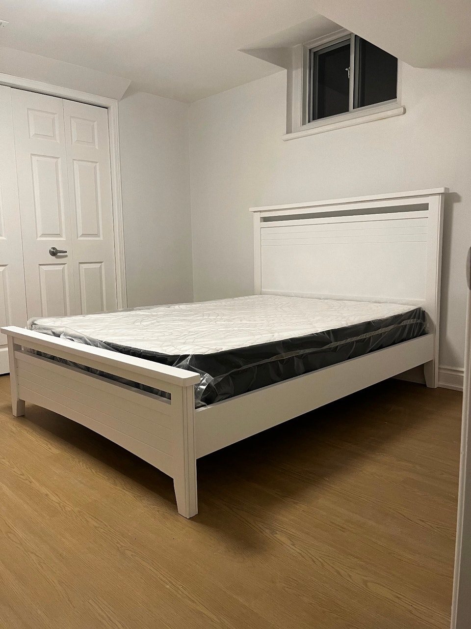 Square One Spacious Basement Room for Rent - shared kitchen | Long Term ...