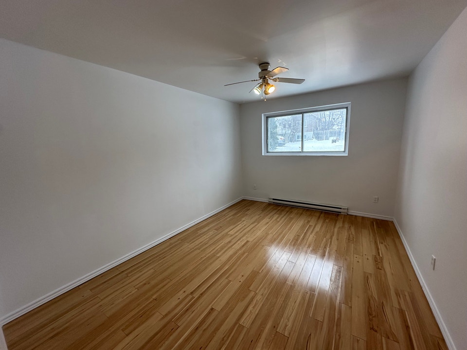 Grand et beau 4 1/2 à Longueuil | Long Term Rentals | Longueuil / South ...