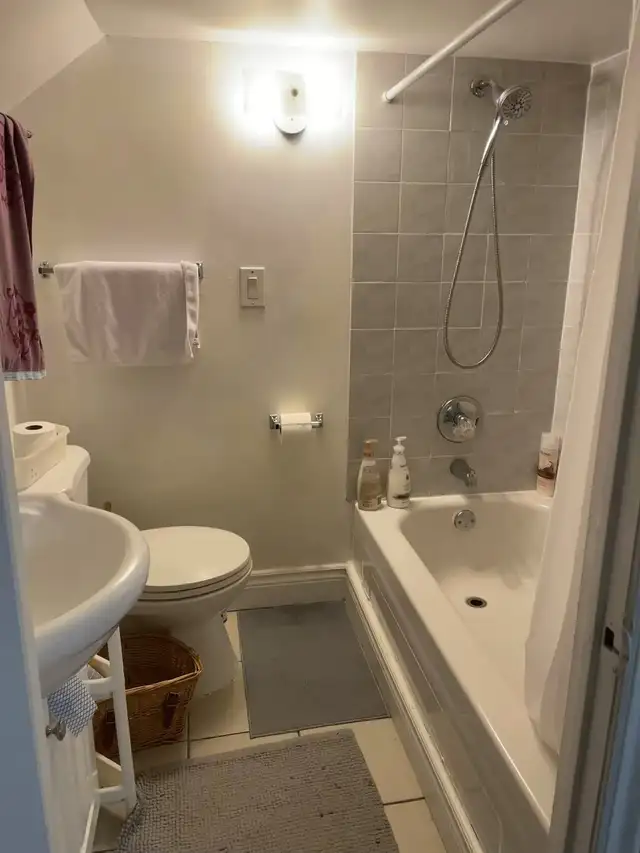 Jan.1-Female Flatmate Wanted Near Eglinton W.Subway Station | Room ...