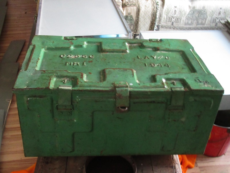 Coffre en métal de la 2ième guerre mondiale. | Rangement pour outils et établis | Sherbrooke ...