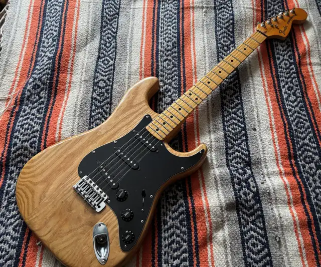 1979 Fender 25th Anniversary Stratocaster | Guitars | Laval / North ...