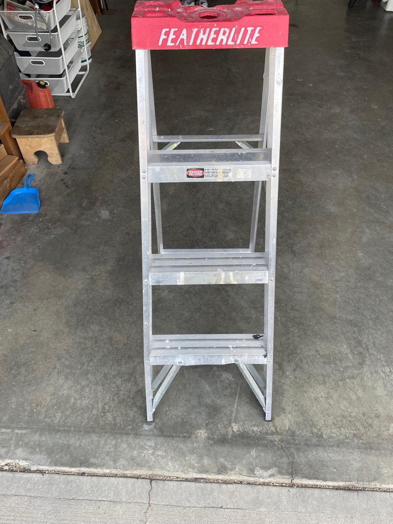 Featherlite 4ft closable ladder | Ladders & Scaffolding | Calgary | Kijiji