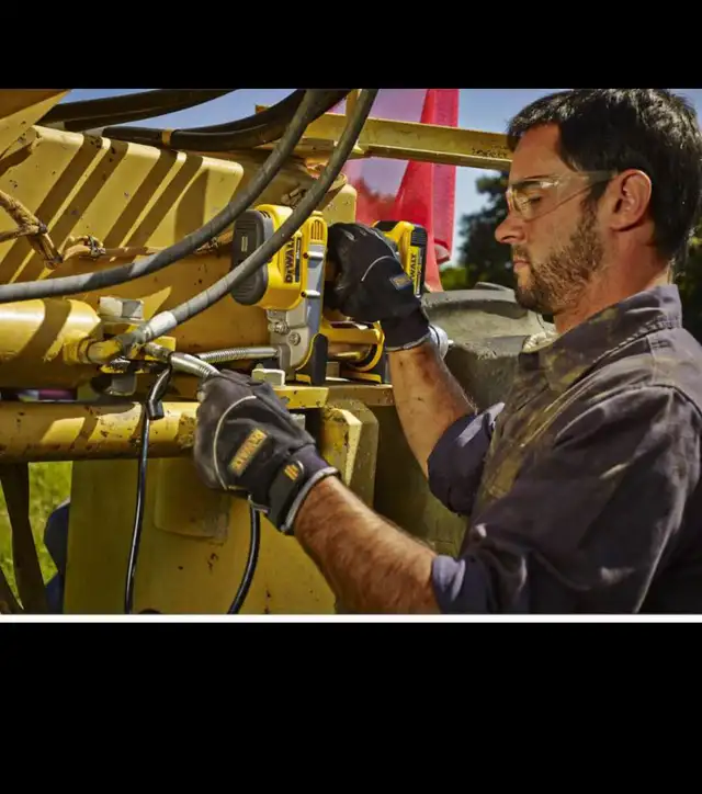 DEWALT 20V MAX Lithium-Ion Cordless Grease Gun Kit with 4Ah Batt ...