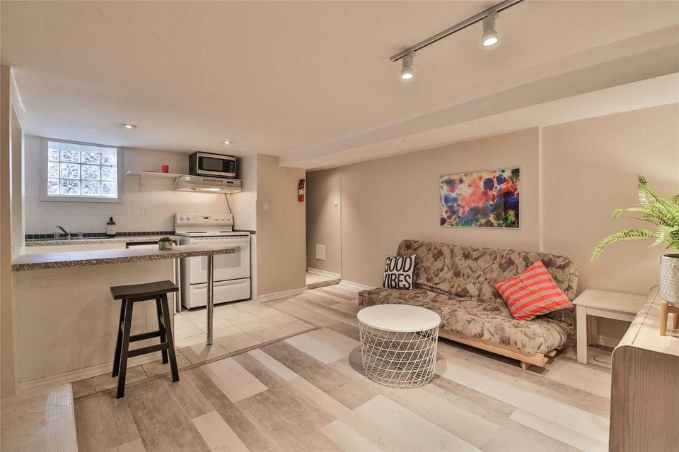 Studio Basement Apt - Yonge & College - $1450/mo - Avail. Feb. 1 | Long ...