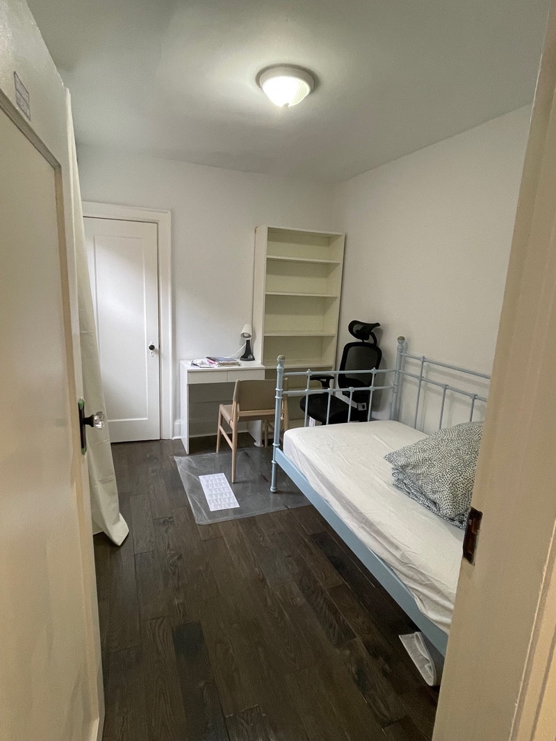Aug.1st or Sep.1st-Female Flat Mate Wanted Near Downtown Toronto | Room ...