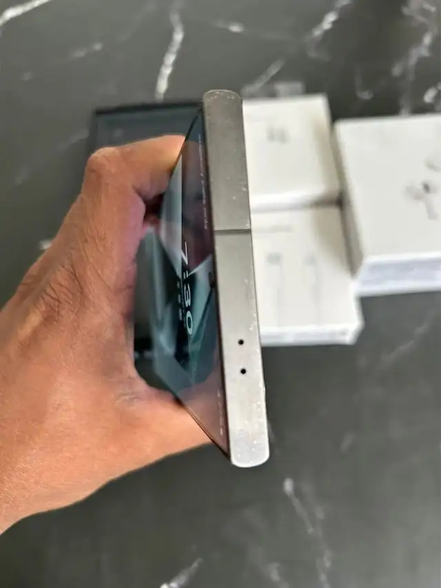 Samsung S24 Ultra 256GB w/ Airpods and Fast Charger (Delivery) | Cell ...