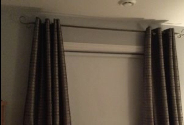 Pôle à rideaux bronze avec embouts et crochets | Habillage de fenêtres ...