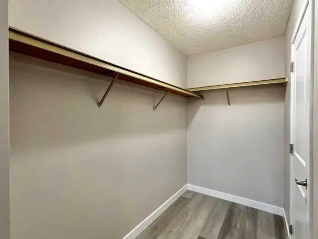 Modern Newly Renovated 2 Bedroom Apt - Century Park - Incentives | Long ...