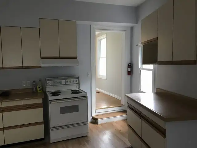 Nice Furnished Student Rooms Walk to Queen's available Jan 1 | Room ...