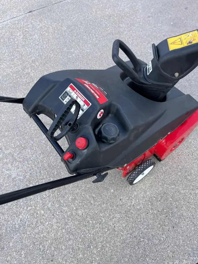 Yard Machines 21 inch Snow Blower $300 | Snowblowers | Kitchener ...