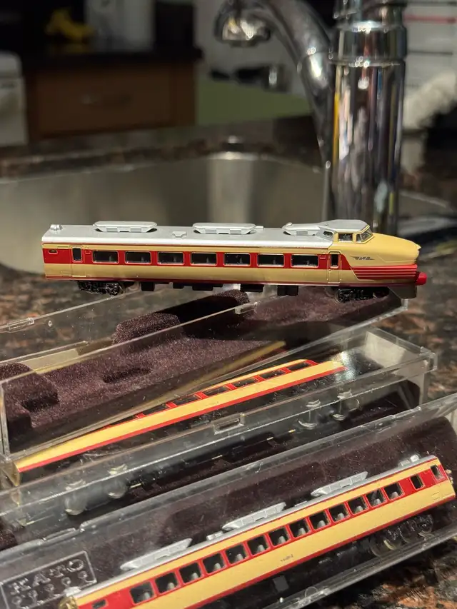 KATO N Scale Train Set – 1 Locomotive + 6 Passenger Cars | Hobbies ...