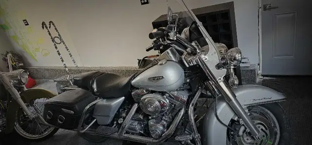 LOW KM ROAD KING SILVER HARLEY DAVIDSON HD WITH EXTRAS SOFTAIL | Street ...