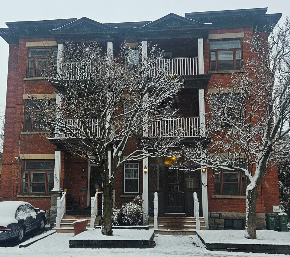 First month FREE with 12 month lease! 1 bedroom +den! | Long Term ...