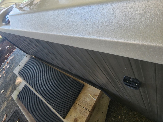 JACUZZI HOT TUBE J-245™ CLASSIC HOT TUB WITH OPEN SEATING | Hot Tubs ...