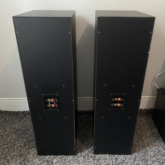 PENDING - Paradigm 9se Mk3 Speakers | Speakers | City of Halifax | Kijiji