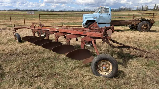 International 770 Plow - 6 Bottom 16" | Farming Equipment | Edmonton ...