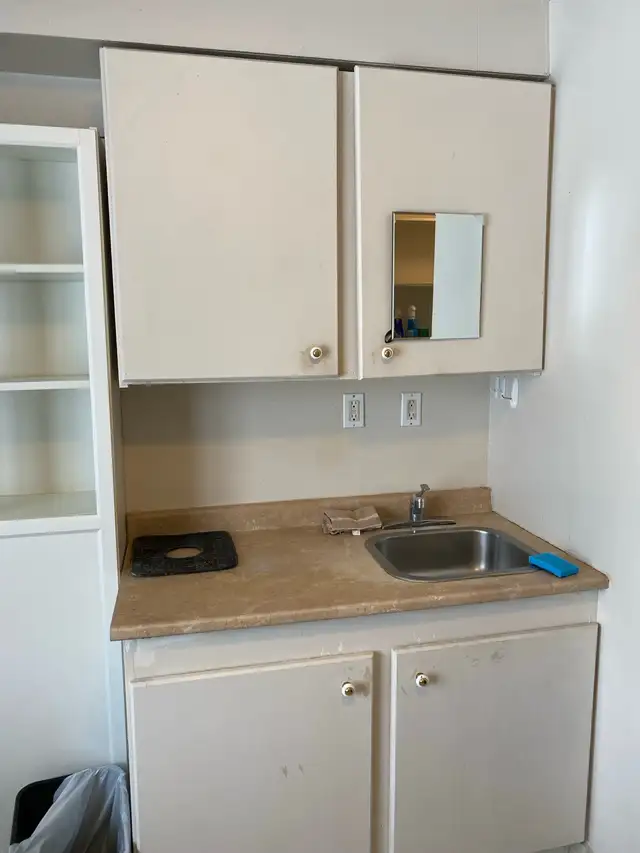 CentreSt 16Av Studio Imm Poss priv bath older man | Long Term Rentals ...