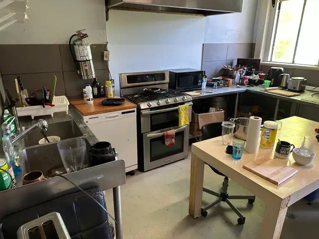 Chambre meublée dispo maintenant $620 - McGill / Concordia / ETS | Room ...