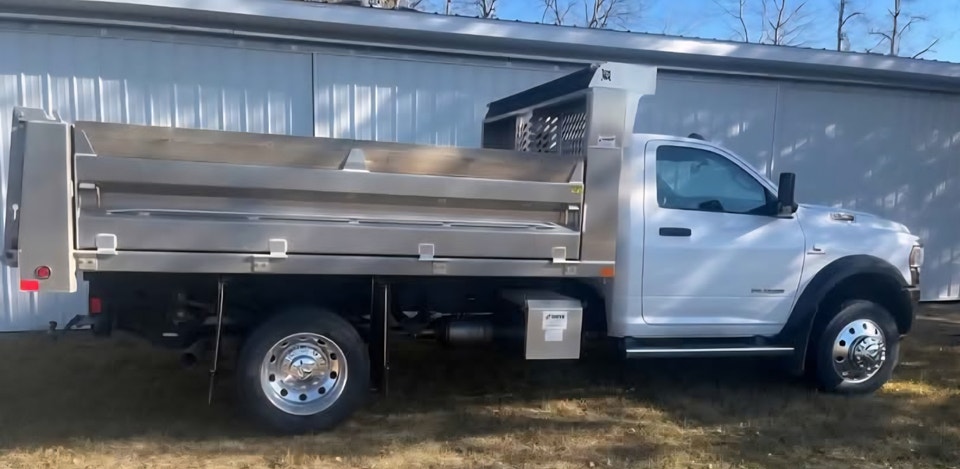 2019 DODGE 5500 CUMMINS DIESEL DUMP TRUCK. 4x4 ONLY 15.193 kms | Heavy ...