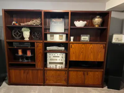 Kijiji wall unit store