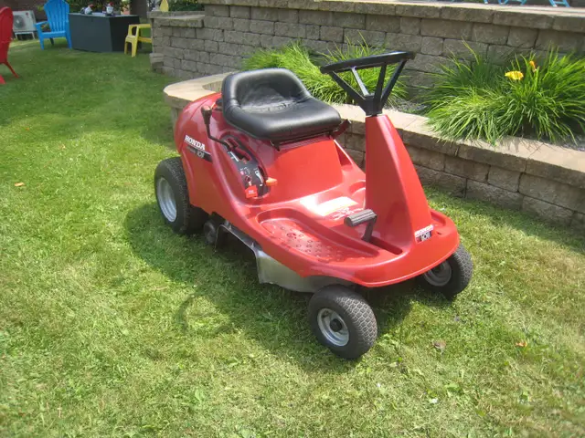 Honda Harmony 1011 Ride on Mover / Tondeuse a siège | Lawnmowers & Leaf ...