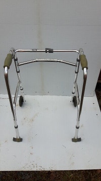 Marchette/déambulateur repliable | Santé et besoins spéciaux ...