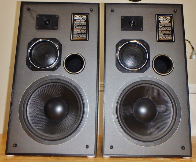 $140 Digital Fidelity M-1000D 3-way 110 watt tower speakers MINT ...