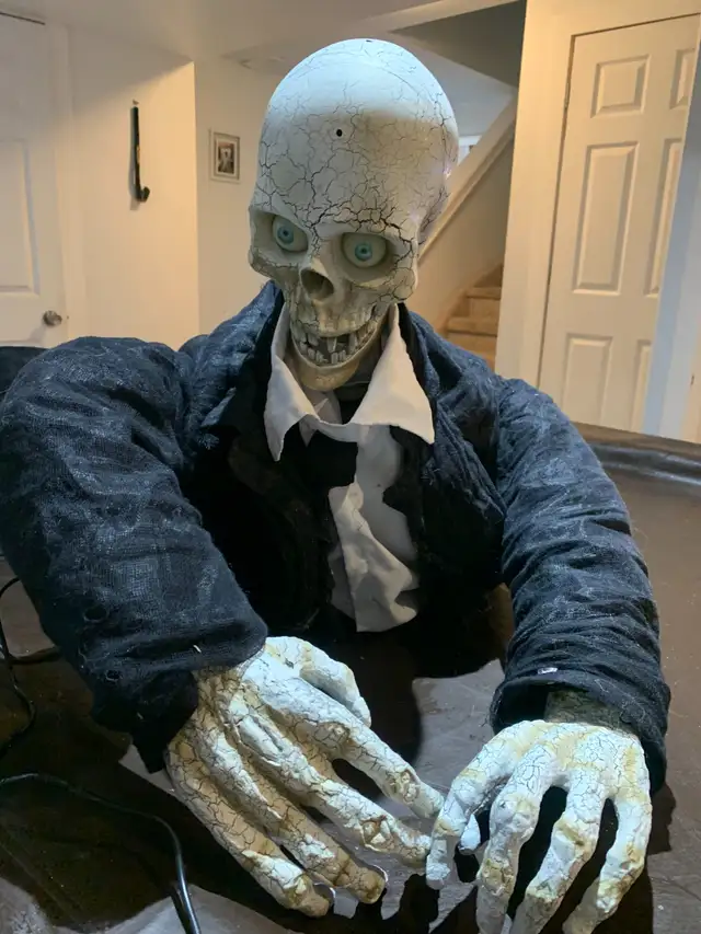 Halloween Animatronics - Crawling Zombie - Sensor | Other | Oshawa ...