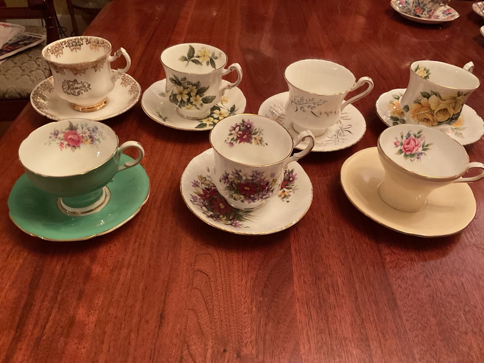 PARAGON LOT CUPS ANS SAUCERS W FLOWERS | Arts & Collectibles | Québec ...