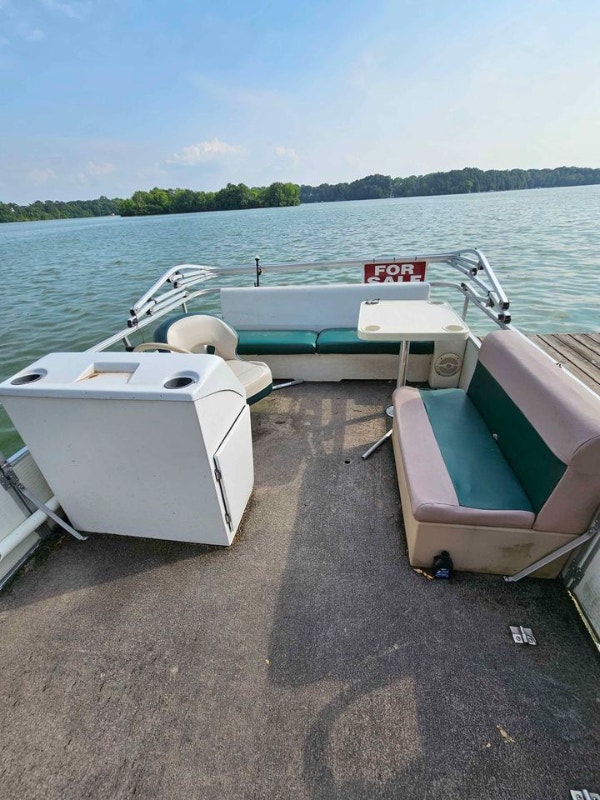 2000 Lowe pontoon boat 20ft with 50hp Johnson. (No Trailer ...
