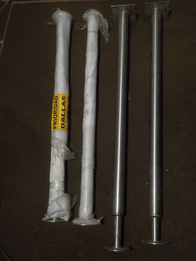 RAMPES EN BOIS AVEC BARREAUX EN MÉTAL | Floors & Walls | Laval / North ...