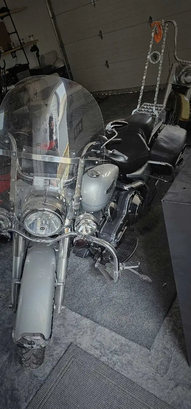 LOW KM ROAD KING SILVER HARLEY DAVIDSON HD WITH EXTRAS SOFTAIL | Street ...