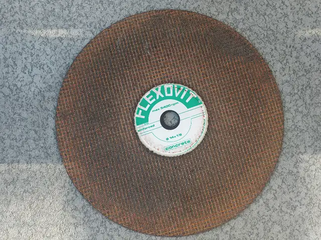 Disque à tronçonner pour le béton et la maçonnerie, 14 x 1/8 po ...