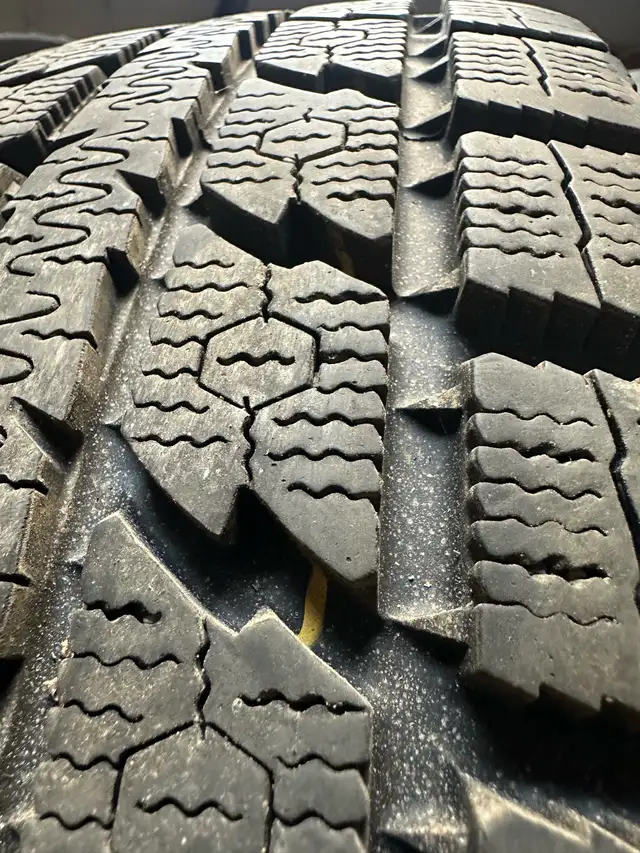 235/65R18x4 TIRES.ALMOST NEW.PNEUS D'HIVER. PRESQUE | Volunteers ...