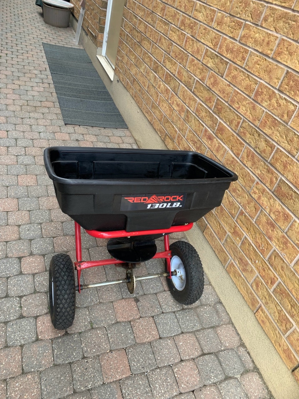 SALT /. ICE MELTER SPREADER | Snowblowers | Markham / York Region ...
