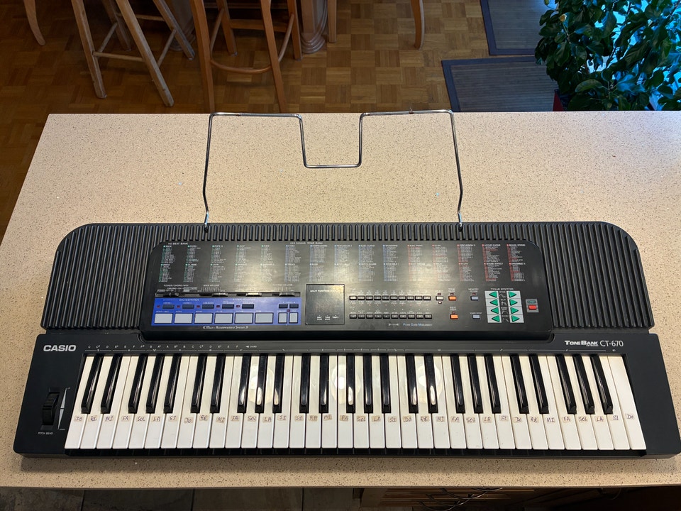 CLAVIER CASIO - CT-670 (61 NOTES) | Pianos & Keyboards | Laval / North ...