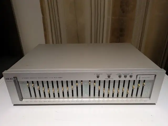 AKAI EA-G90 Stereo Graphic Equalizer | Stereo Systems & Home Theatre | Barrie | Free local ...