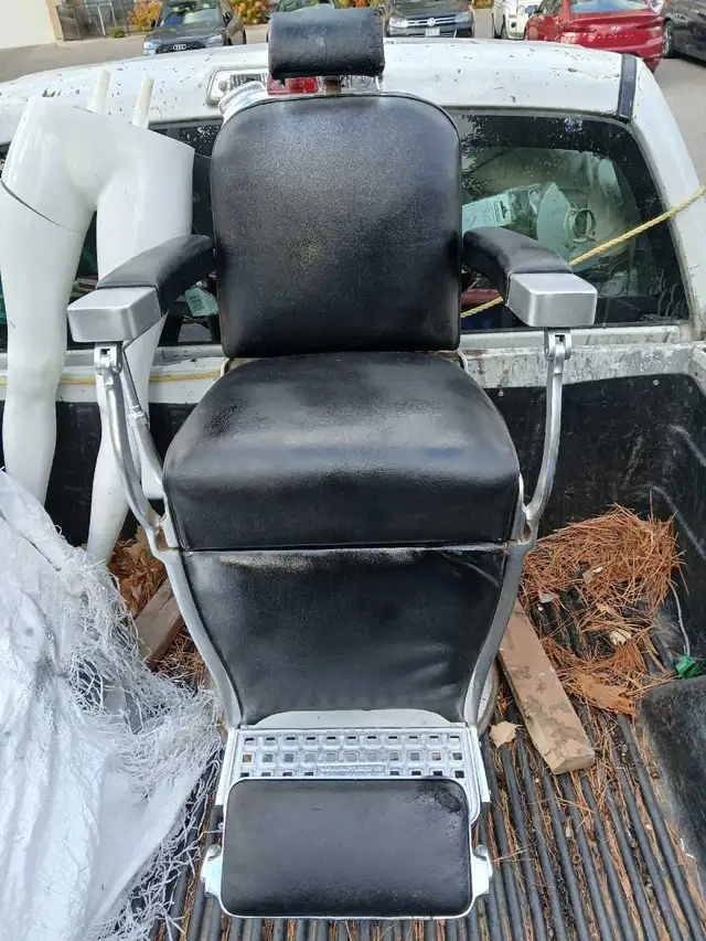 Barber chair,vintage,from Chicago, can be used for work or as | Health ...
