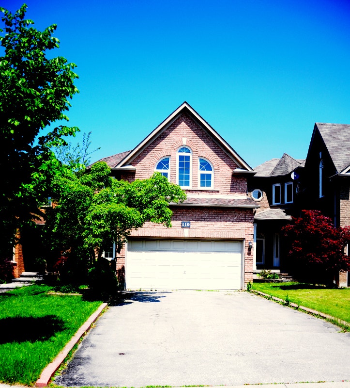 Lease entire Detached house : Bed 4 ,WR 3, Parking 6 + Basement | Long ...