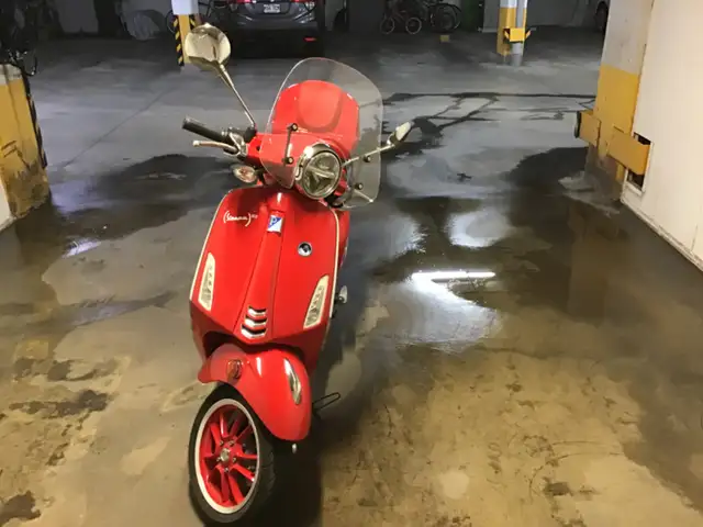 Vespas primavera 2021 comme neuve peu de millage bien équiper ...