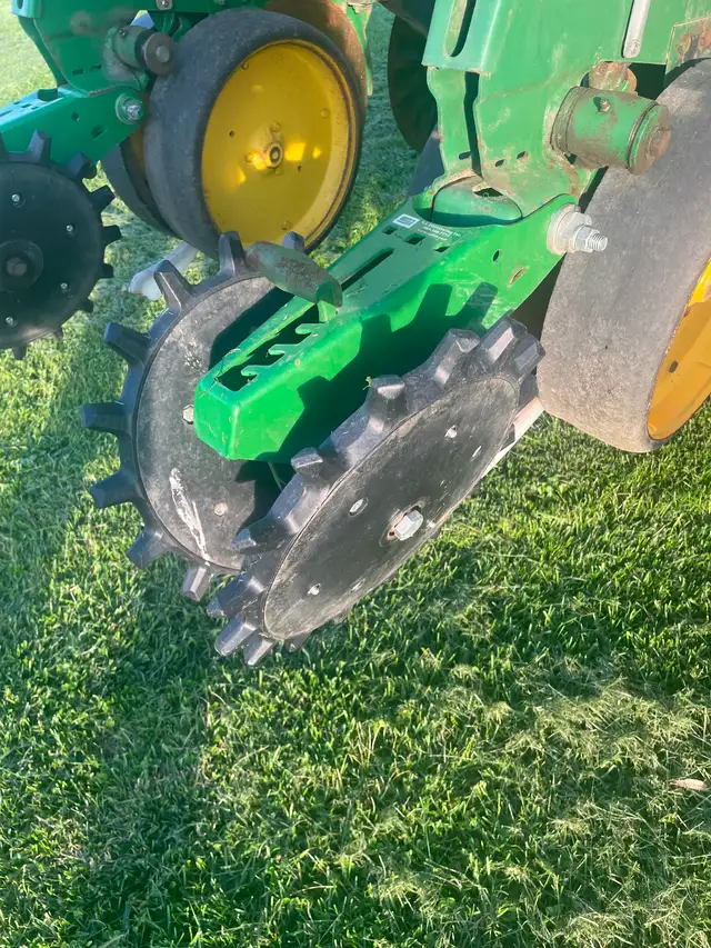 600 gal fiberglass 400 & 150 gal Poly, plus more equip | Farming ...