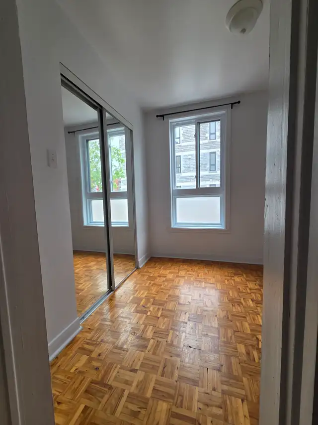 Grand 3½ ensoleillé avec cours arrière près du métro Jolicoeur | Long ...
