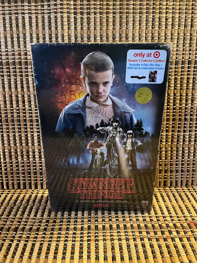 Stranger Things - Season One Collector's Ed. VHS Case (4-Disc Bl | CDs ...