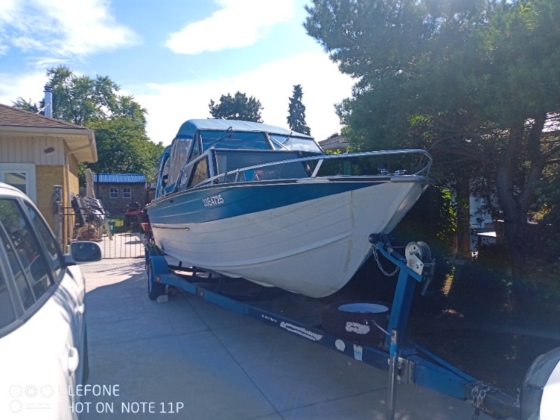 23 Foot boat priced to sell cheap | Powerboats & Motorboats | Hamilton ...