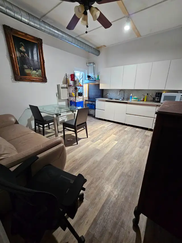 Female for Sheppard west and Dufferin/Subway station pvt Room | Room ...