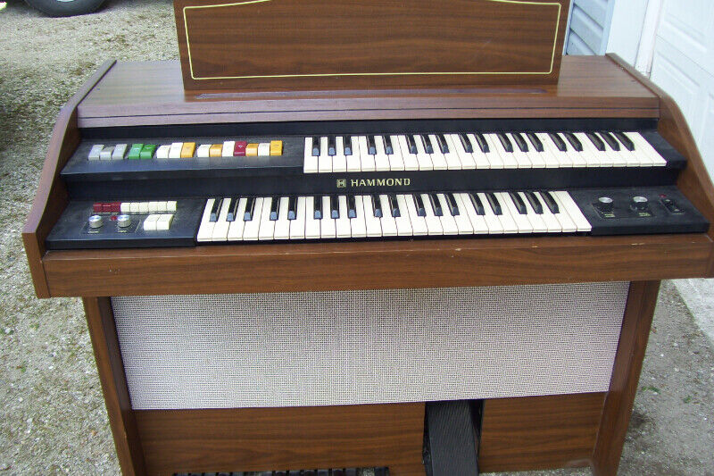 Hammond Organ Model VS-300 55 Amps 1970s | Pianos & Keyboards | City of ...