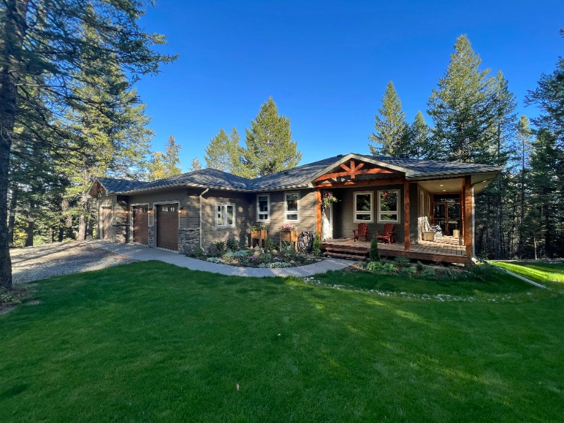 Crowsnest Pass 3.01 Acres with new home (built 2022) | Houses for Sale ...