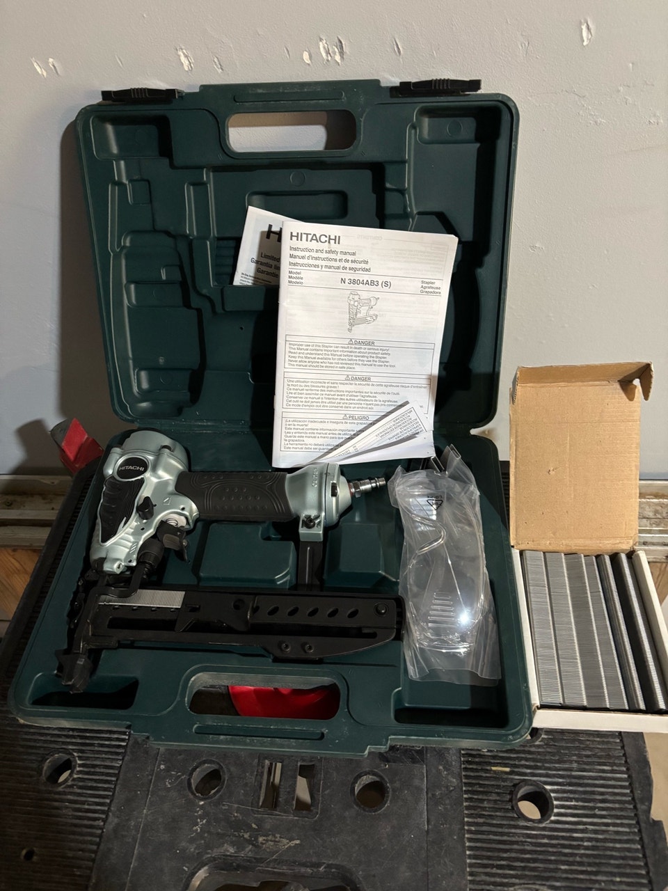 Hitachi 1/4 stapler & staples | Hand Tools | Saskatoon | Free local ...
