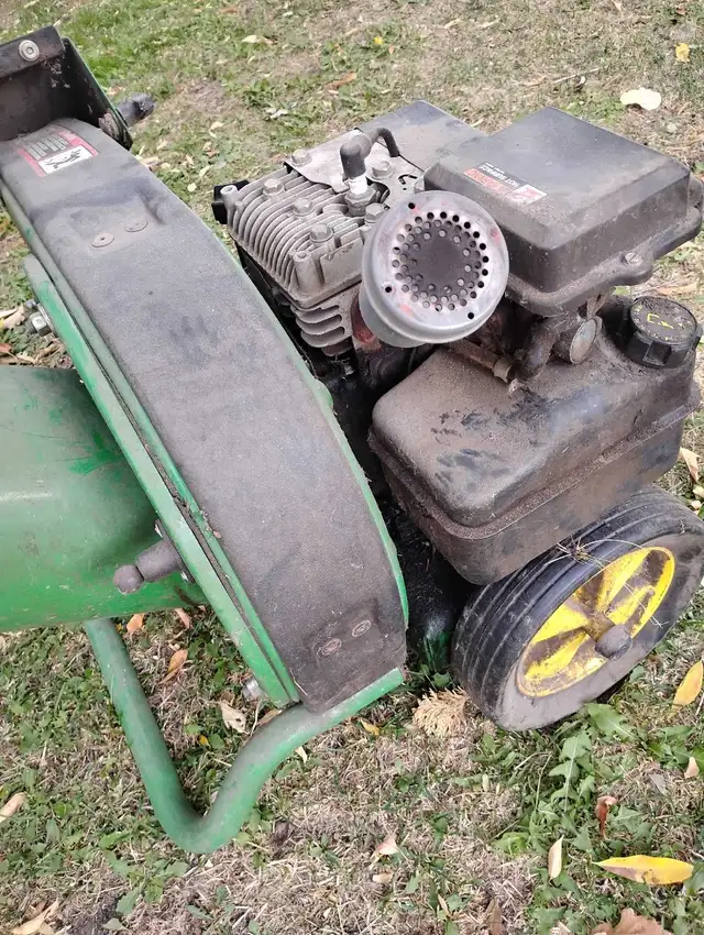 Wood chipper *Large John Deere | Lawnmowers & Leaf Blowers | Saskatoon ...